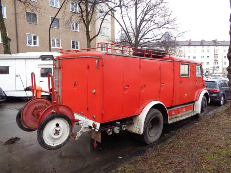 Fire Engines Photos - MB-Metz LF16 Pumper
