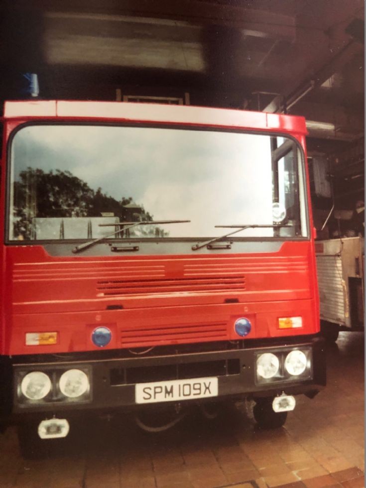 Fire Engines Photos - S&D/HCB Angus WrL Surrey SPM109X