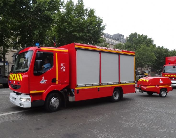 Fire Engines Photos - Renault Salvage and Electric/Ventilation unit