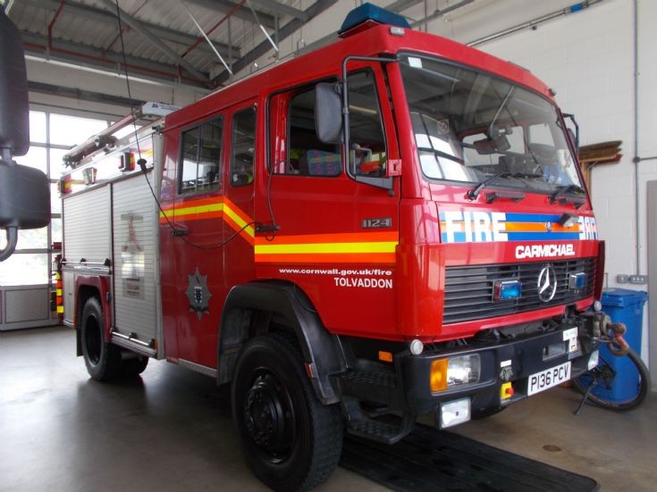 Fire Engines Photos - MB LN2 1124AF/Carmichael/Palfinger RT P136PCV