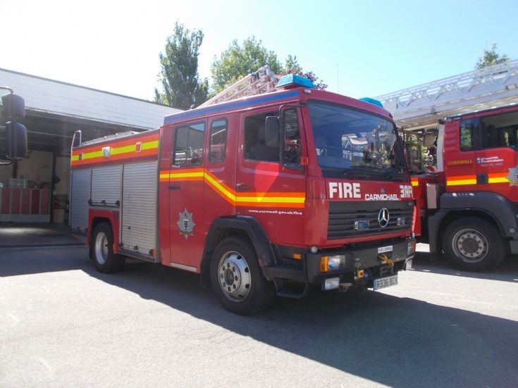 Fire Engines Photos - MB LN2 1124F/Saxon/Carmichael WrL R336BCV