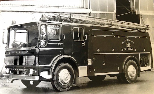 Fire Engines Photos - Leyland /Carmichael WRL HDR 999F Plymouth
