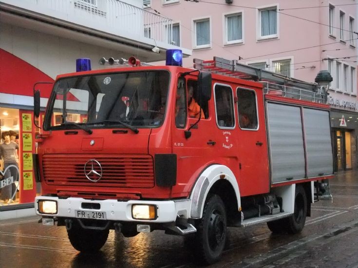 Fire Engines Photos - MB - LF16 Pump