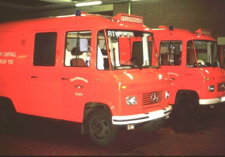 Fire Engines Photos - MB - RTW Ambulance