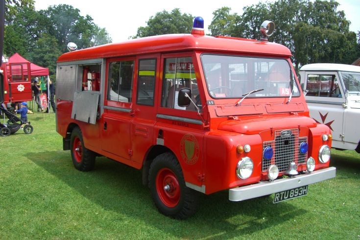 Fire Engines Photos - RTU893H Land Rover/Carmichael Redwing