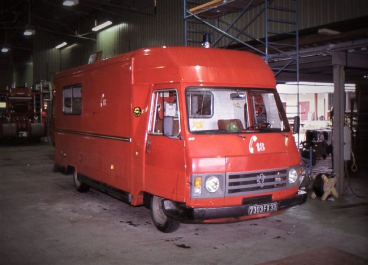 Fire Engines Photos - Peugeot J9 - First responder