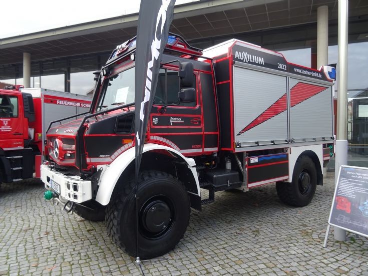 Fire Engines Photos - MB-Lentner TLF3000 Pump