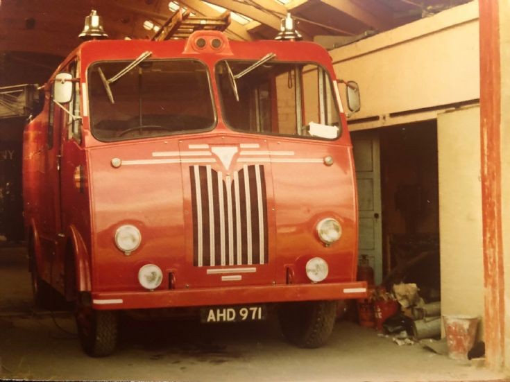 Fire Engines Photos - Maudslay Merlin III/Merryweather AHD971 Dewsbury