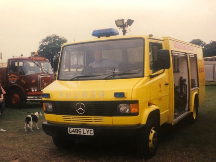 Fire Engines Photos - Mercedes 711D Saxon RT G486LYC Somerset