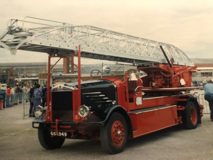 Fire Engines Photos - GGK949 Dennis Merryweather TL Oldham