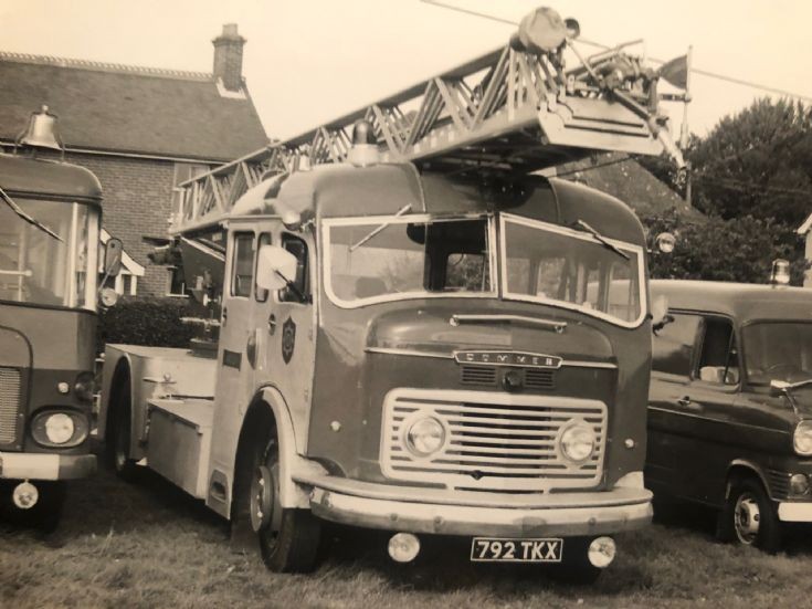 Fire Engines Photos - 792TKX Commer 86A/Haydon Magirus TL Berks