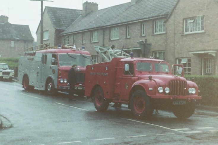 Fire Engines Photos - Humber breakdown lorry CAC572B Bristol
