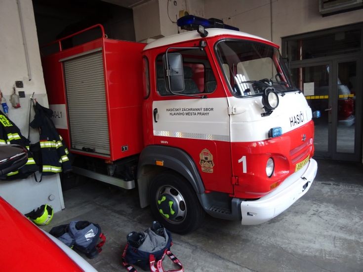 Fire Engines Photos - Daewoo Avia A65 - THT Powder Tender