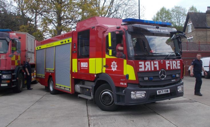 Fire Engines Photos - LFB MB EONe FRU36 WX71VHW