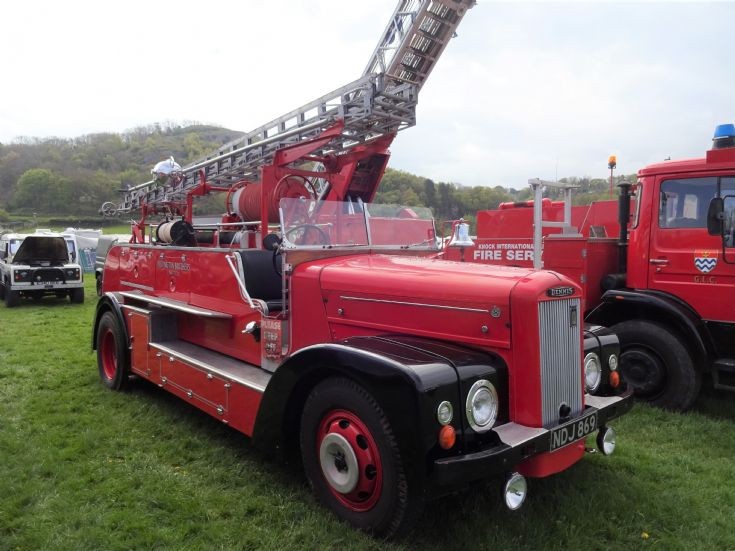 Fire Engines Photos - Dennis F2 NDJ869 Pilkingtons