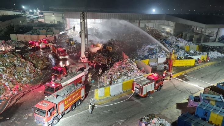 Major fire recycling plant