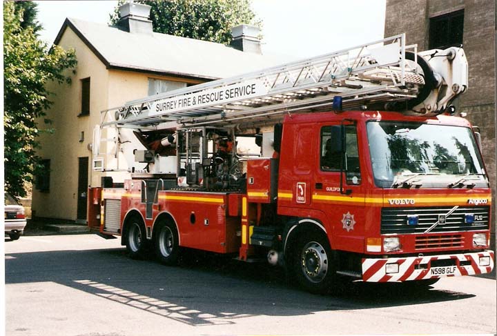 Fire Engines Photos - Surrey Fire & Rescue Service Volvo ALP