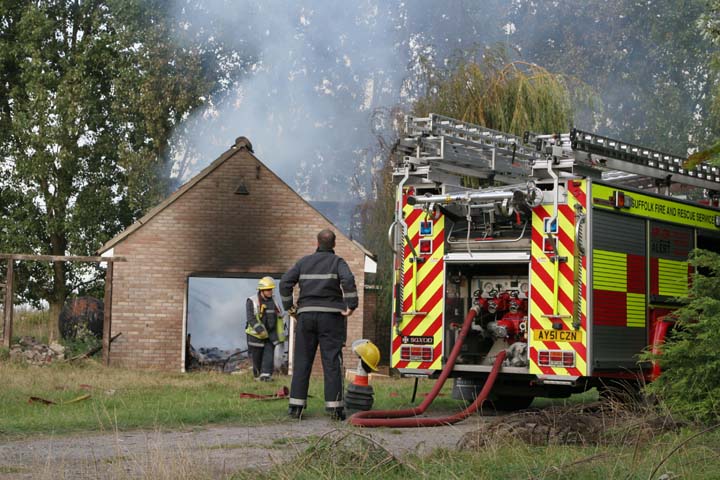 Fire Engines Photos - Suffolk Fire and Rescue Service attending
