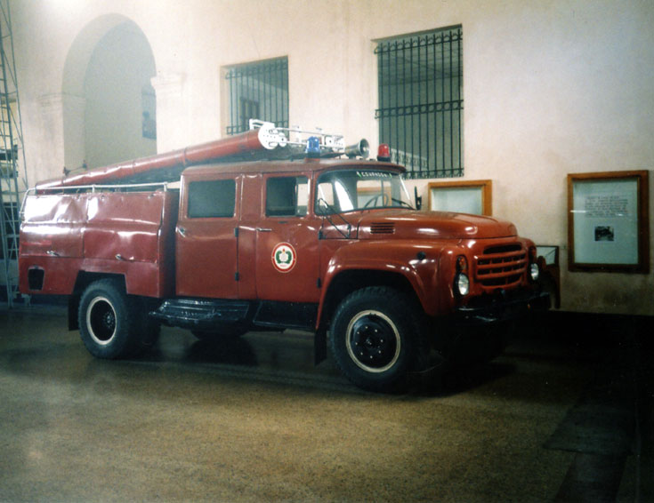 Fire Engines Photos - Zil 130 Series at Fire Museum in Cuba