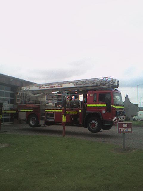 Fire Engines Photos - FIFE FRS Volvo ALP