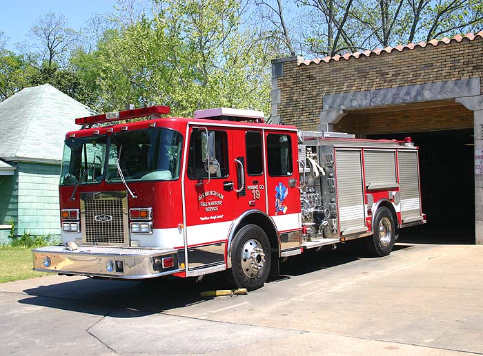 Fire Engines Photos - Birmingham FD E-19