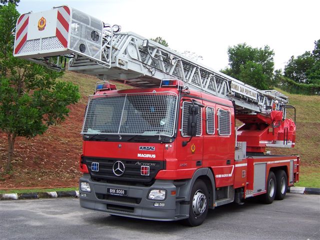 Fire Engines Photos - new TL 52 for Pahang state