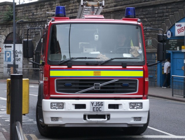 Fire Engines Photos - YJ56EOC west yorks volvo rp.