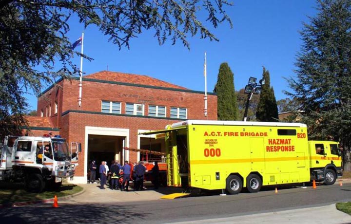 Fire Engines Photos - Heavy bushfire tanker & HAZMAT response, vehicle