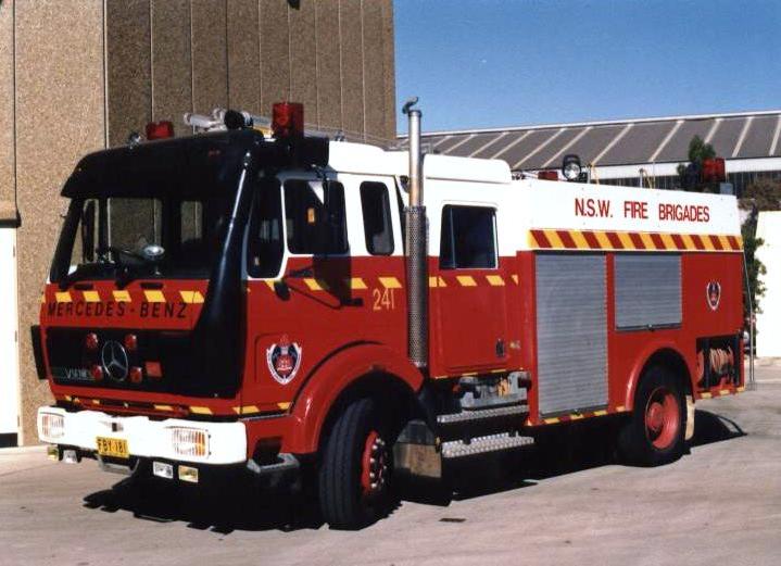 Fire Engines Photos - Australia New South Wales Fire brigade Mercedes