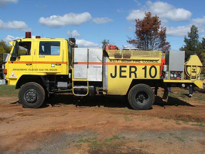Fire Engines Photos - Old Heavy Tanker ACT RFS