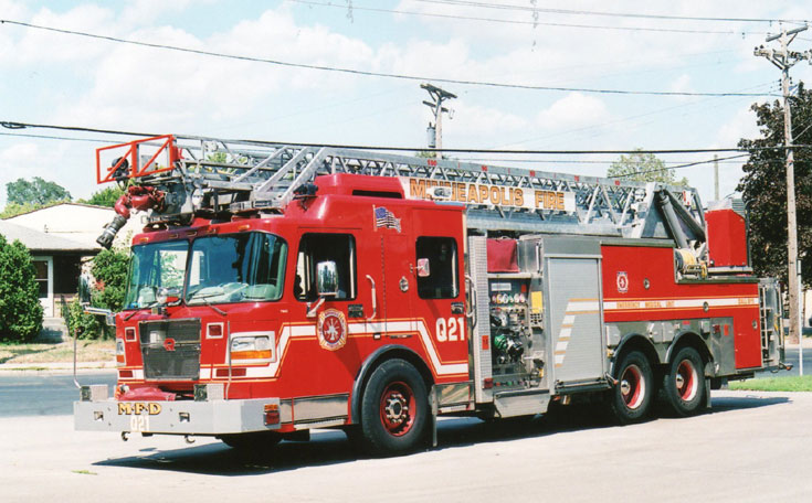 Fire Engines Photos - Minneapolis 2004 Spartan / Rosenbauer