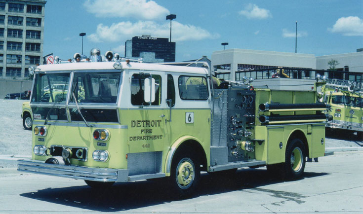 Fire Engines Photos - Detroit FD Fire Truck Engine 6