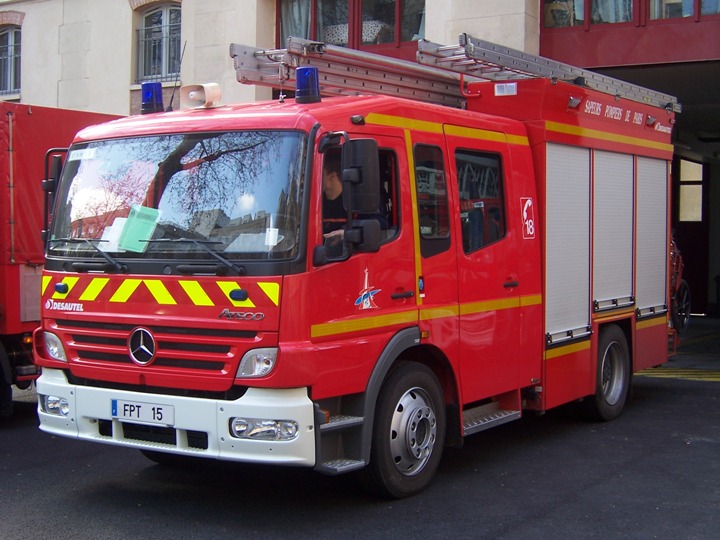 Fire Engines Photos - Sapeurs Pompiers de Paris FPT 15