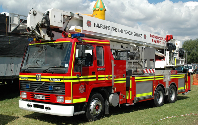 Fire Engines Photos - Hampshire Volvo ALP
