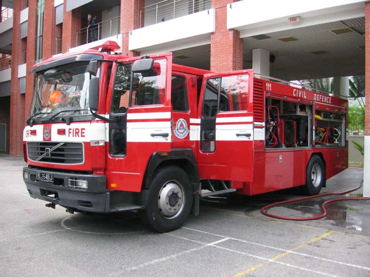 Fire Engines Photos - SCDF DCT111