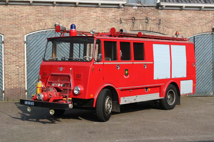 Fire Engines Photos - Brandweer Winsum DAF A1300 watertender