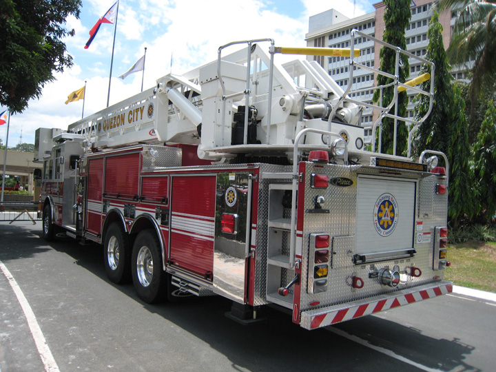 Fire Engines Photos - New Quezon City Pierce Dash 100 Aerial Quint