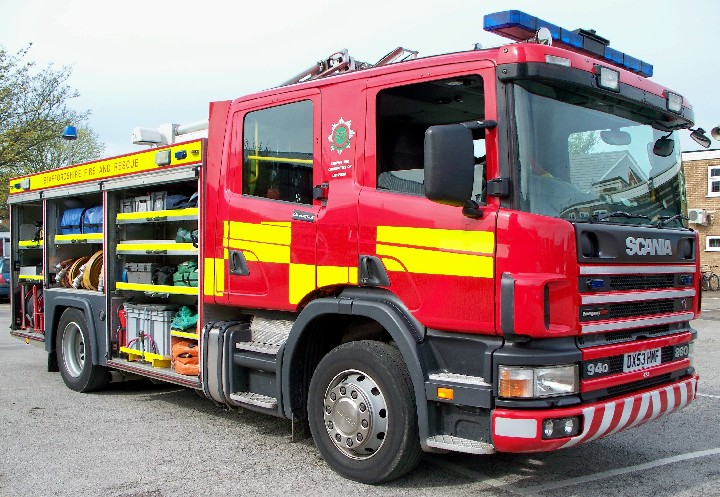 Fire Engines Photos - STAFFORDSHIRE SCANIA RESCUE LADDER