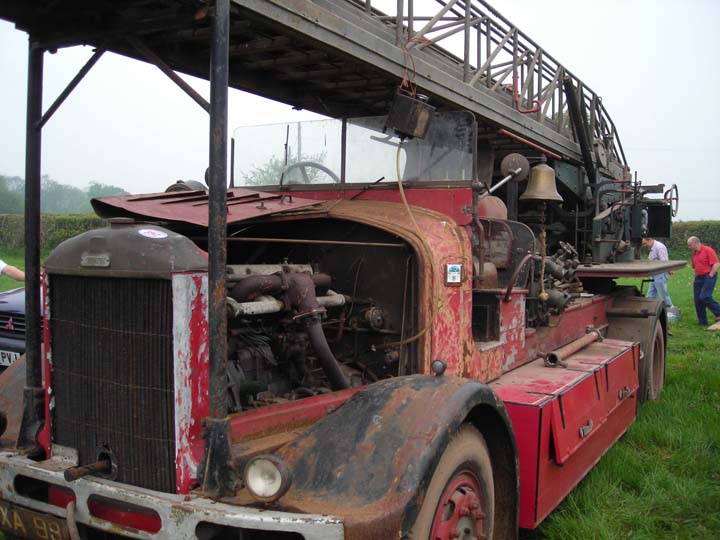 Fire Engines Photos - Dennis Turntable Ladder GXA99