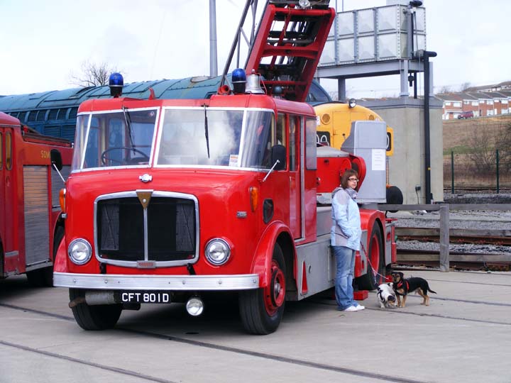 Fire Engines Photos - 1966 AEC MERRYWEATHER TURNTABLE LADDER CFT801D