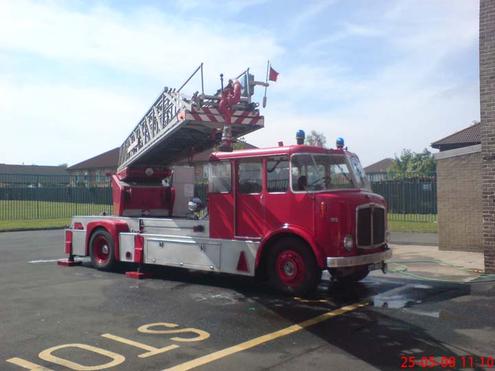 Fire Engines Photos - Picture of 1966 AEC Merryweather turntable ladder