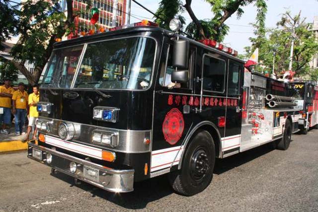 Fire Engines Photos - Pierce U.S. Custom Engine Manila City