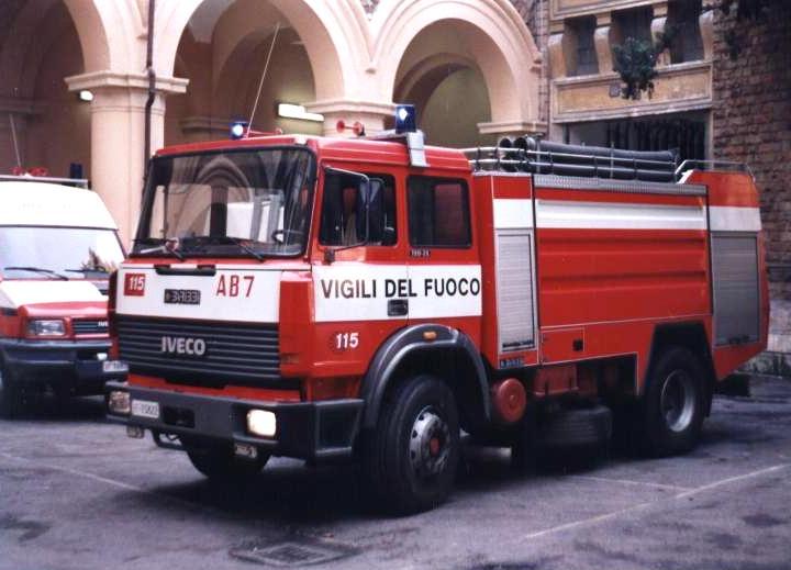 Vigili del Fuoco Italy Iveco pumper