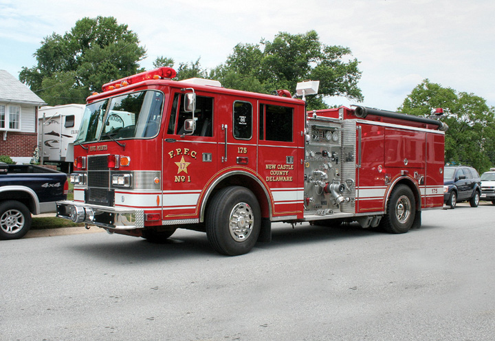 Fire Engines Photos - Engine 175 (Pierce Saber)
