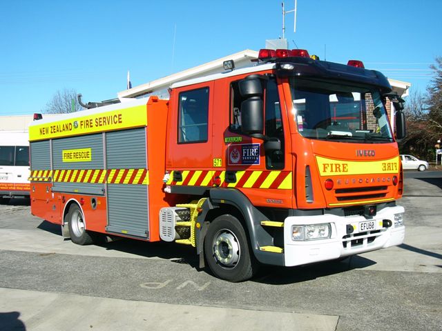 Fire Engines Photos - New Zealand Fire service Iveco Waiuku 571