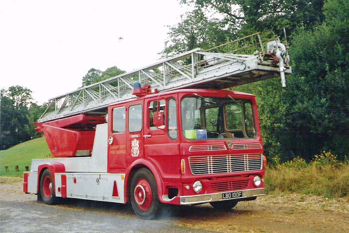 Fire Engines Photos - 1968 AEC Mercury/Merryweather TLP.Cardiff City FS