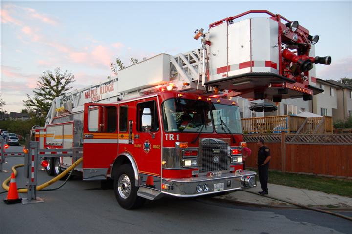 Fire Engines Photos - Maple Ridge Fire Rescue Tower 1