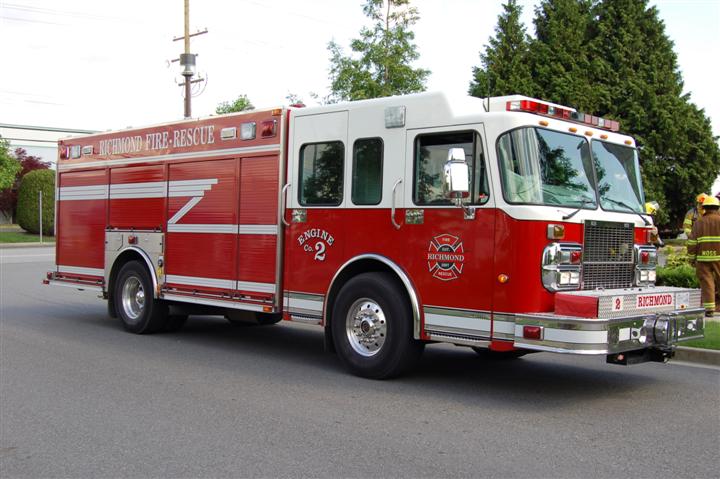 Fire Engines Photos - Richmond Fire Rescue Engine 2