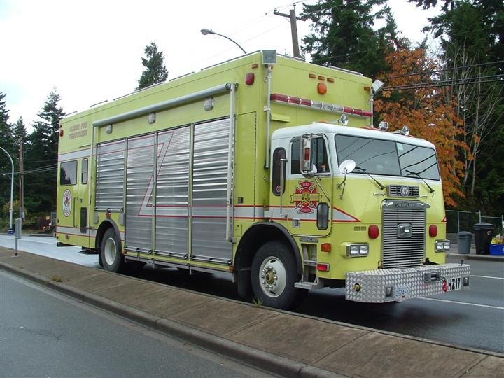 Fire Engines Photos - Surrey Fire Service Hazmat 18
