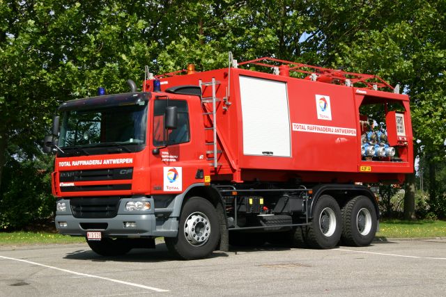 Fire Engines Photos - Works Fire briagde Total DAF Prime mover